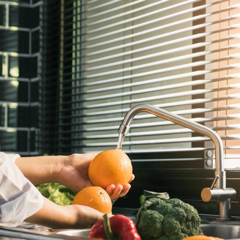 Obst & Gemüse richtig waschen – schonend mit Wasserfilter & Natron